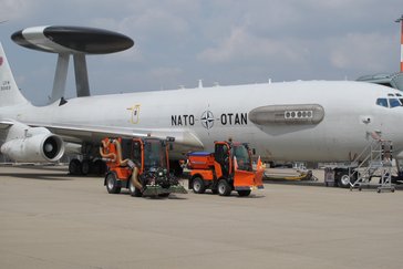 Landside and airside: HOLDER in airport operation throughout the year